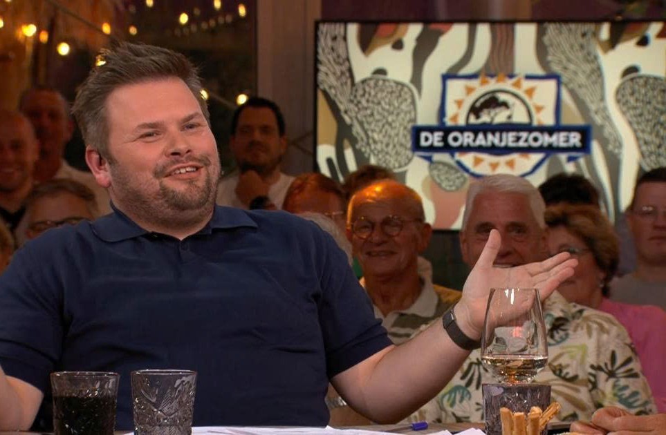 “Walgelijk!”: Kijkers woest om ordinair s.e.k.s.f.i.l.m.p.j.e in De ...